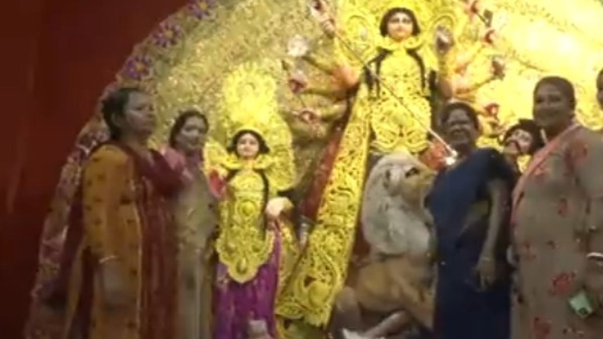 Navratri 2023 Sex Wokers Of Kolkatas Sonagachi Offers Rituals On